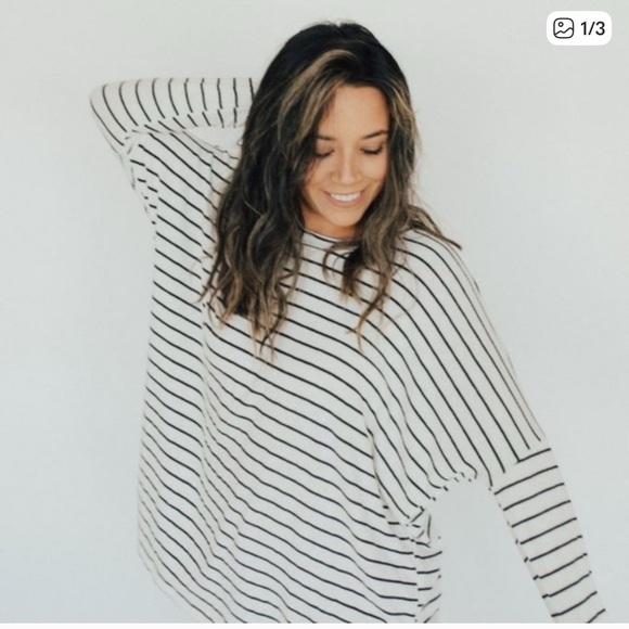 Carly Jean Los Angeles | Tops | Carly Jean Los Angeles Black And White ...